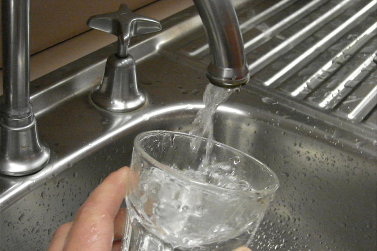 Residents claim water use overcharging - ABC News