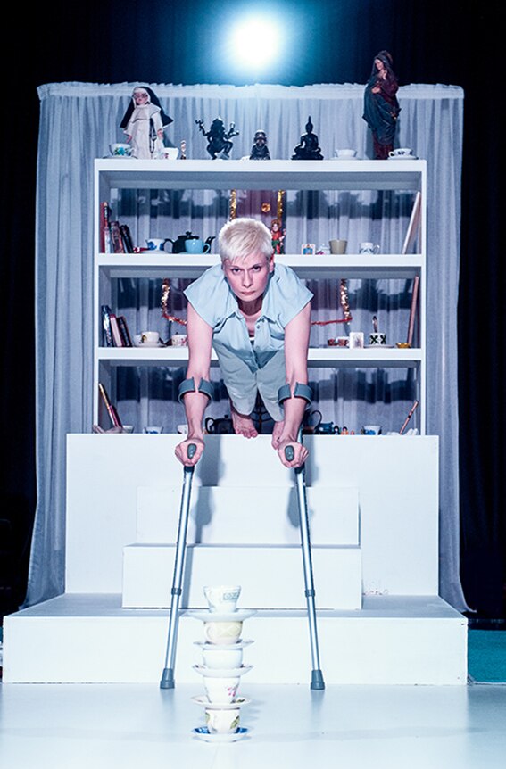 Claire Cunningham: Dancing with crutches - ABC Radio National