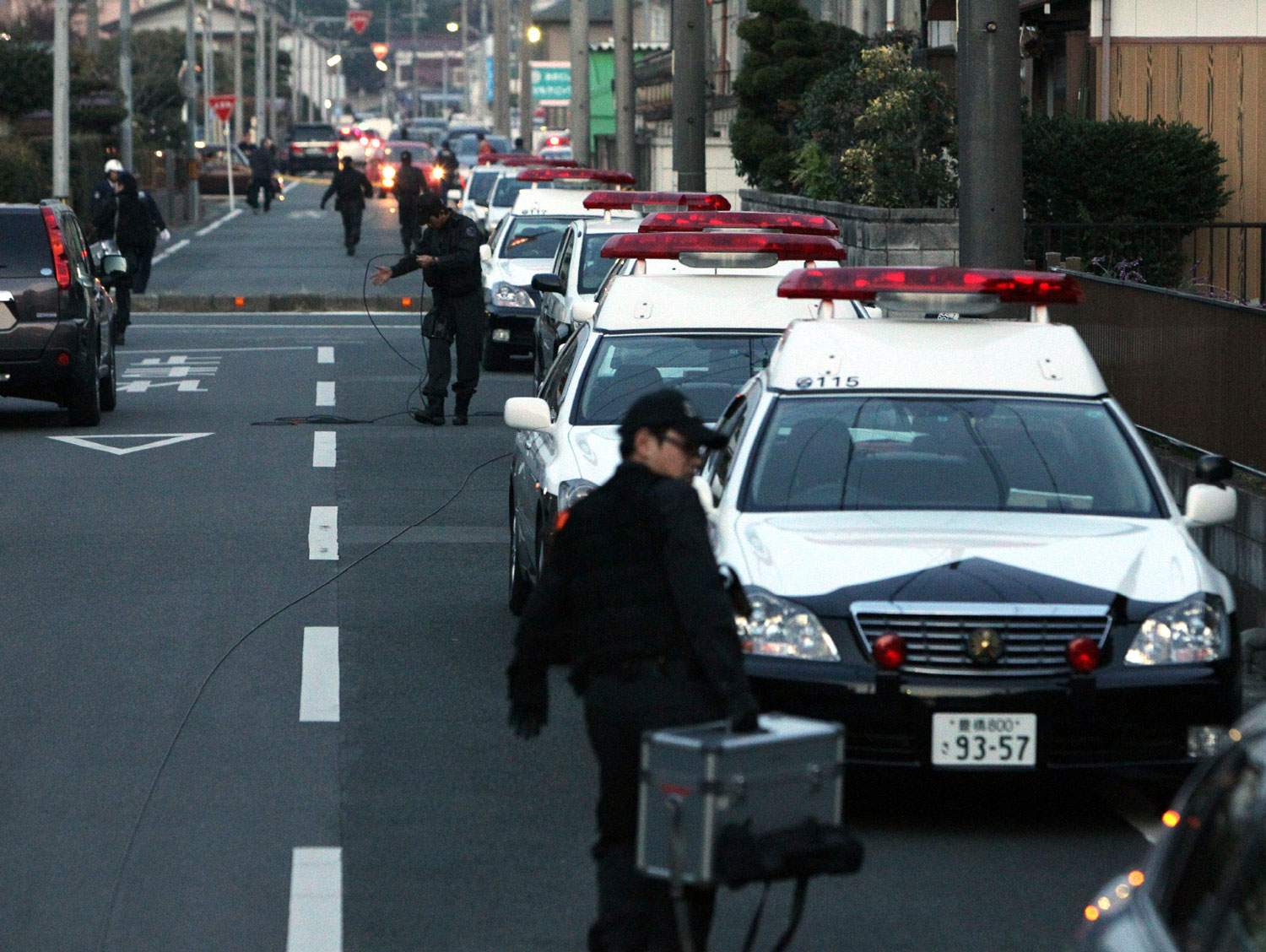 Siege ends as Japanese police storm bank - ABC News
