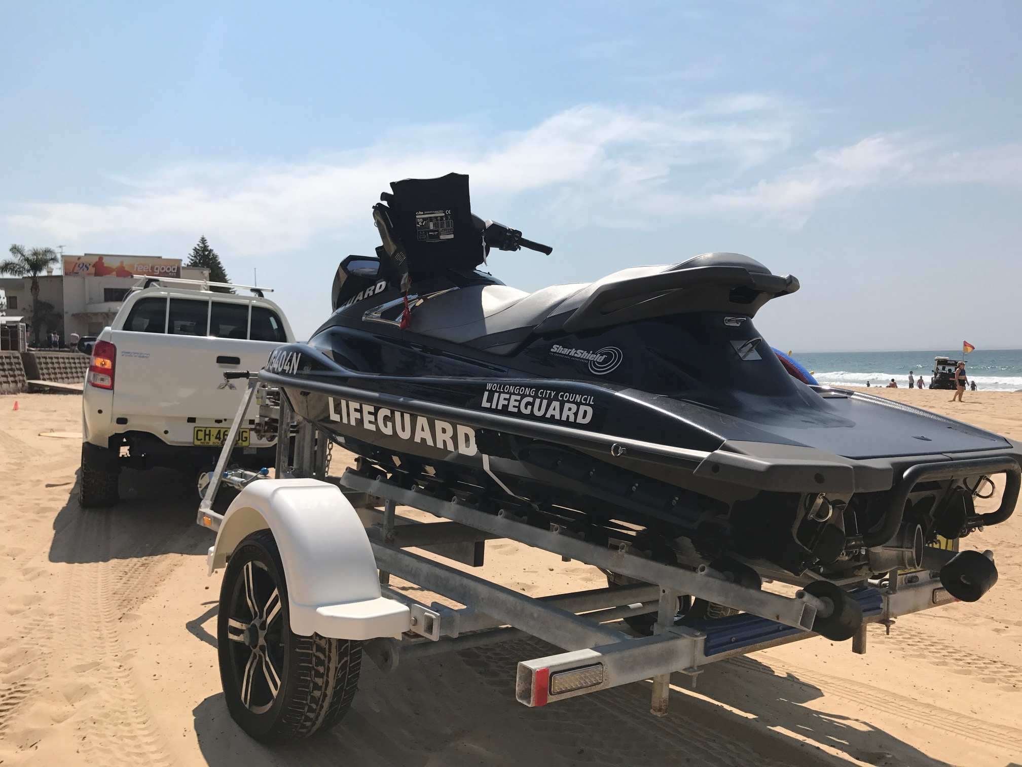 Shark repelling devices for Wollongong lifeguards in a world first ...