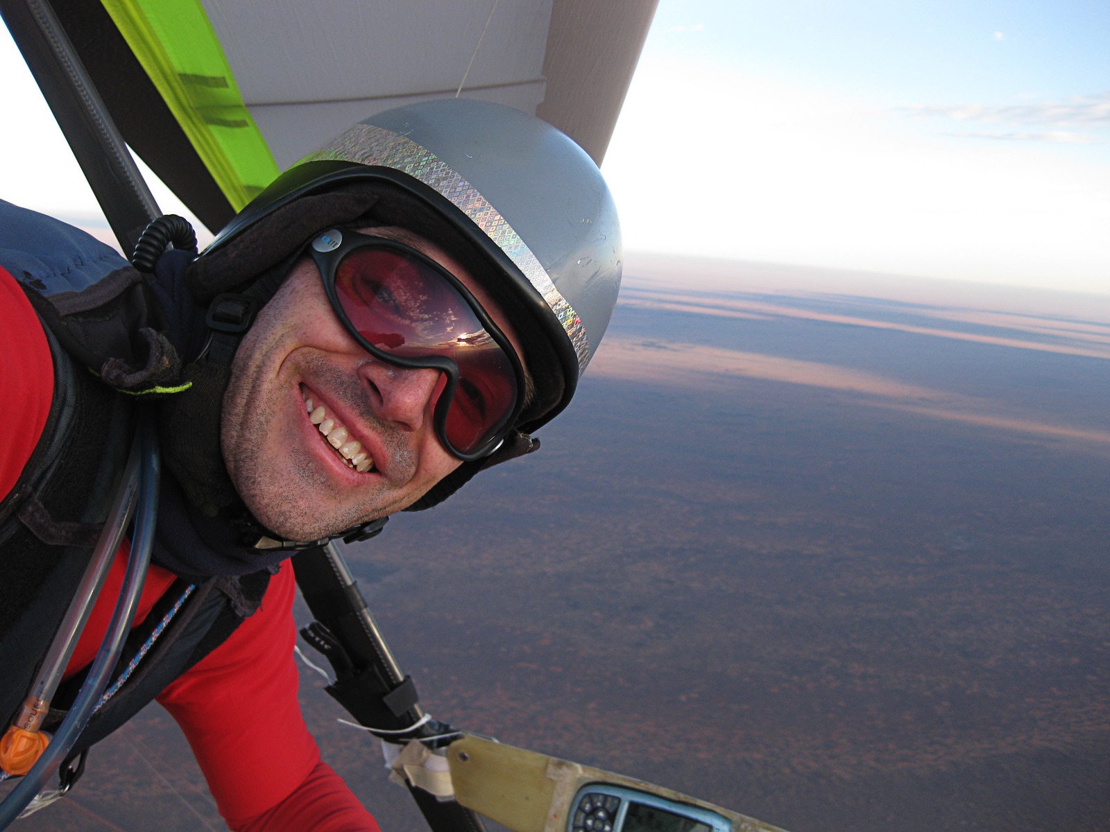 Newcastle pilot Scott Barrett crosses three states to smash a hang ...