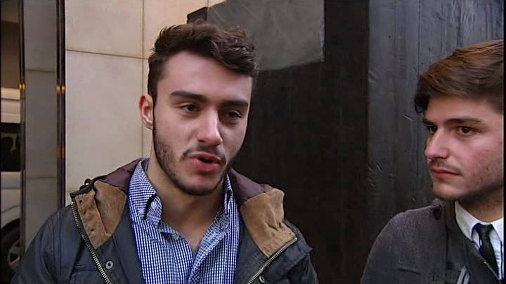 Liverpool players arrive in Melbourne as hundreds of fans try to catch ...