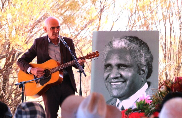 Yami Lester: More than 500 people travel to South Australia's far north ...