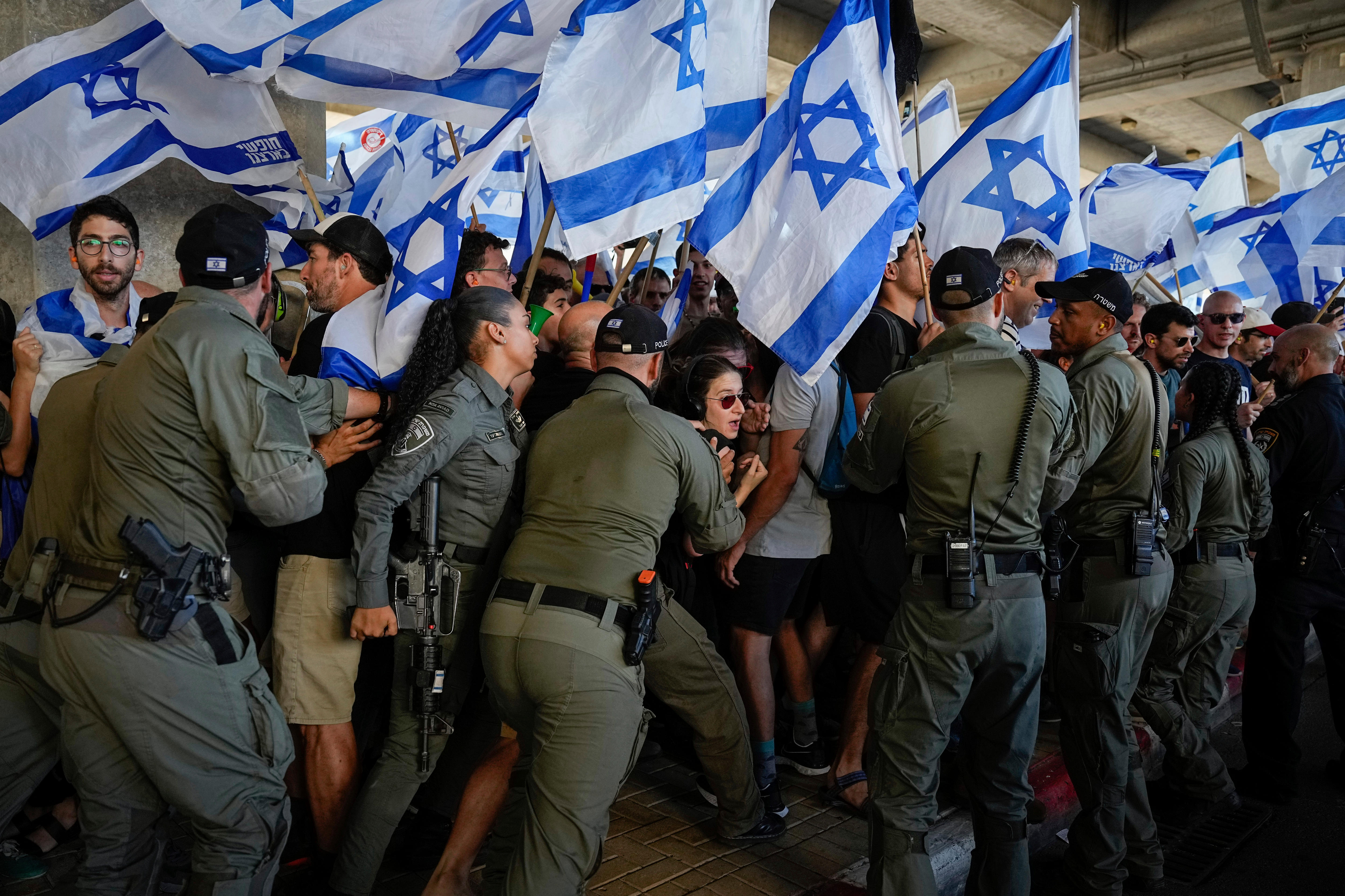 Israeli protesters block highways and throng airport over government's ...