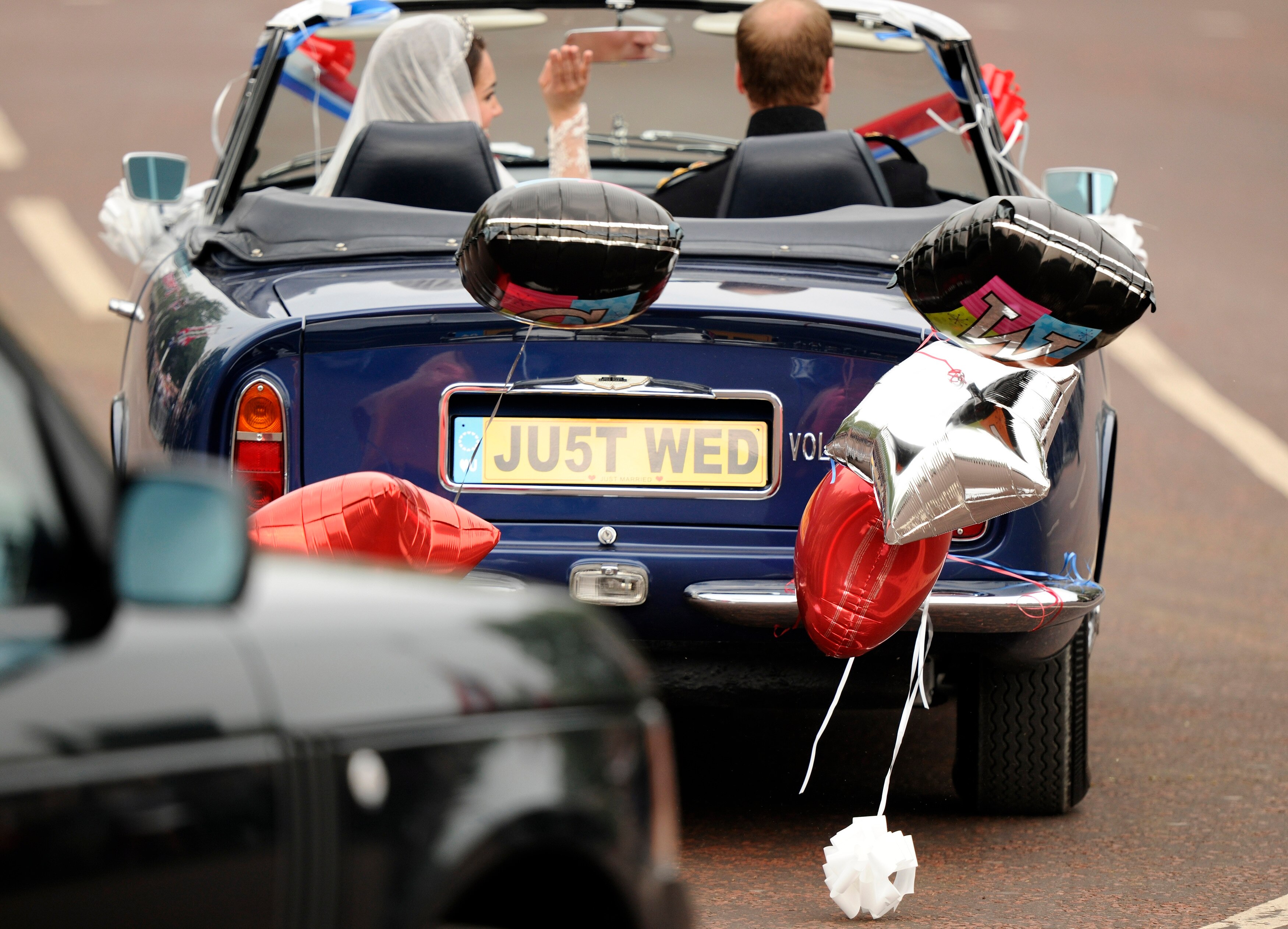 Prince William and Catherine post new photo to mark 13th wedding ...