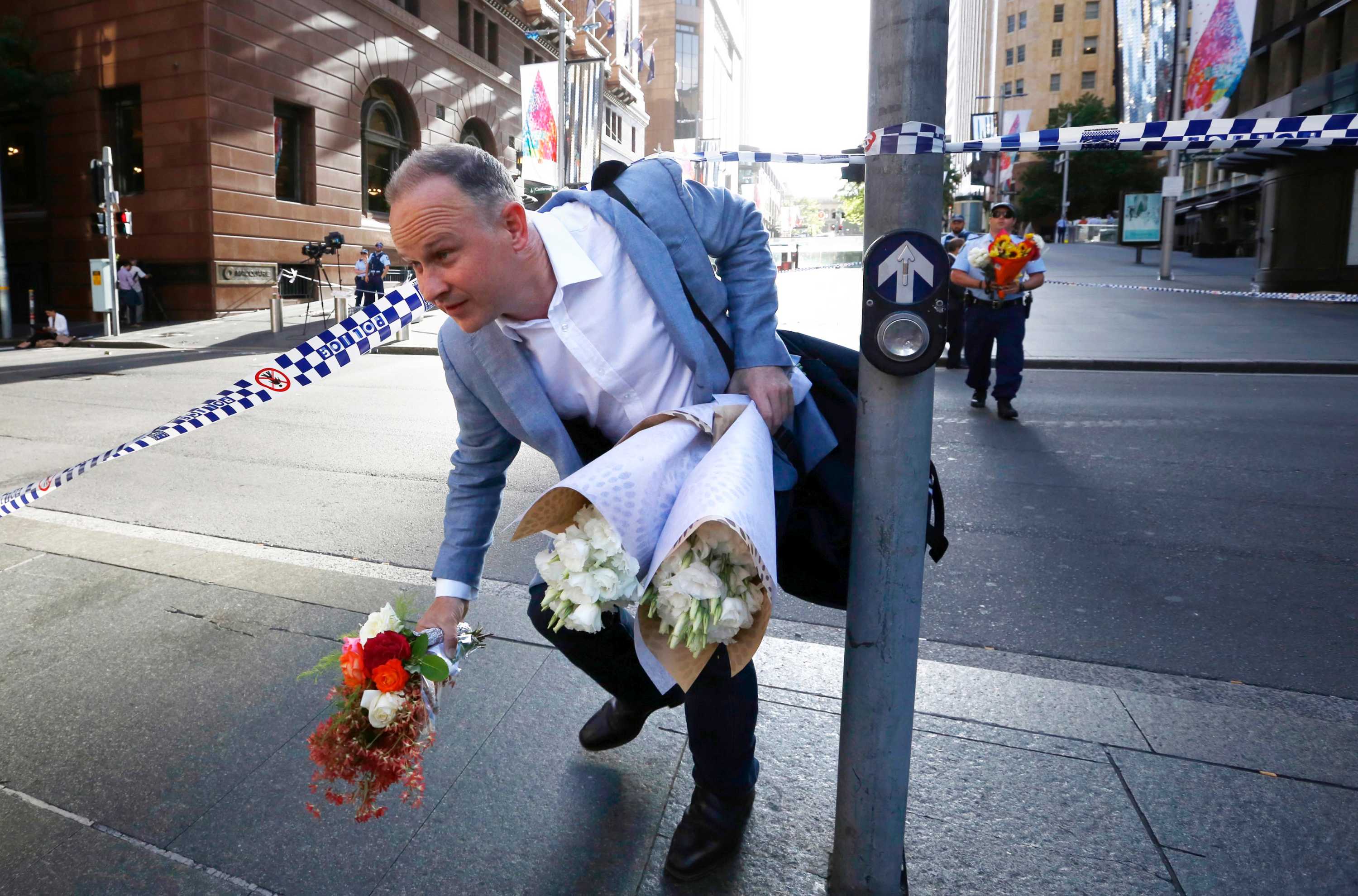 Sydney siege: Photos show community tributes to those affected ...