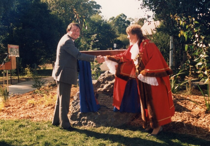 Long-serving Victorian Labor politician 'Snappy' Tom Roper dies aged 78 ...