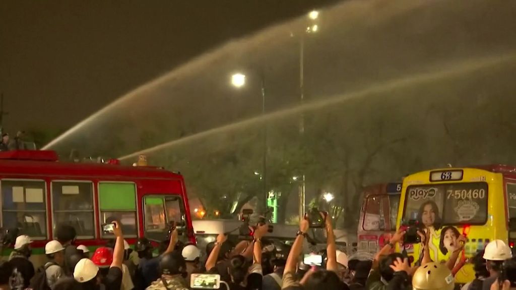 Police use water cannons on pro-democracy protesters - ABC News