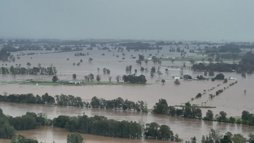 Drone shows extensive flooding on Oxley Island - ABC News
