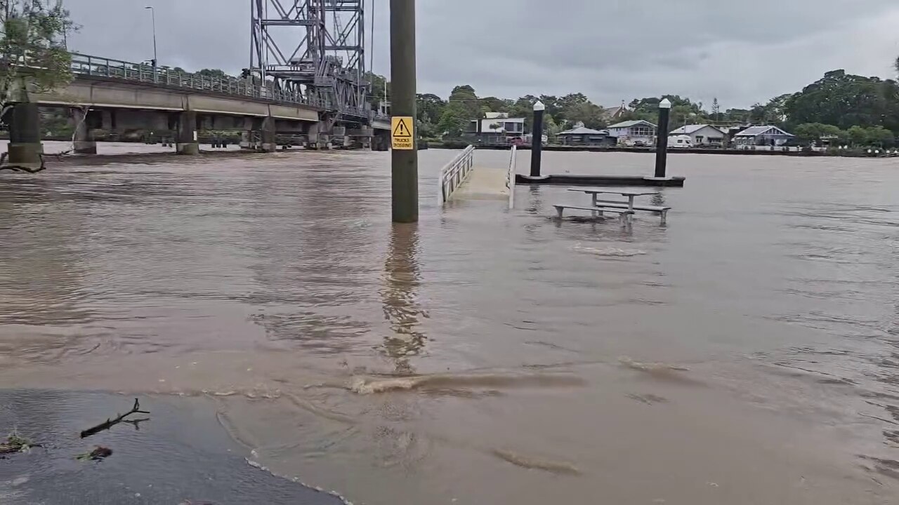 Heavy rain, flash flooding smashes Queensland, NSW in the wake of ...