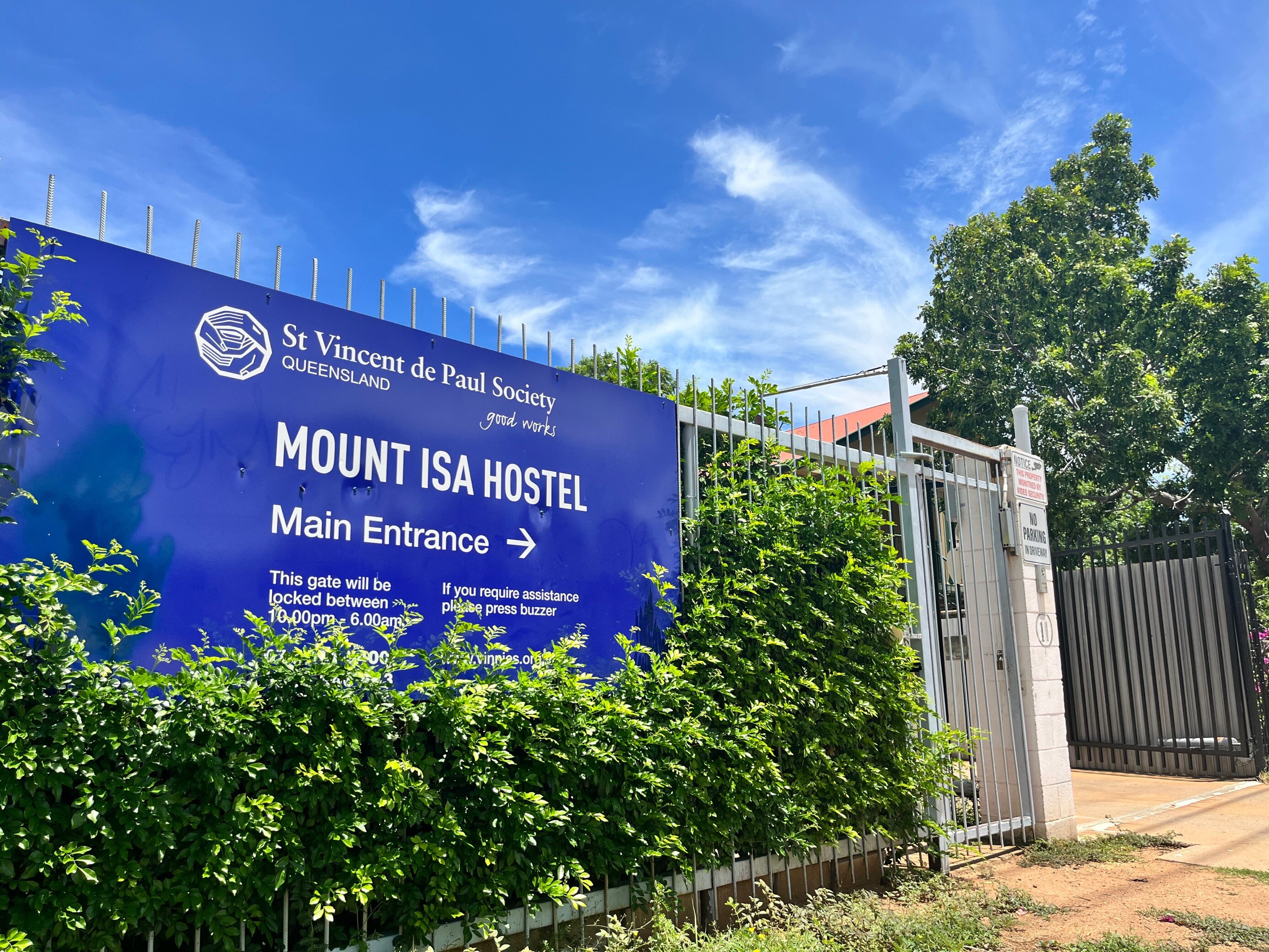 Mount Isa 'overwhelmed' with NT itinerants in wake of Alice Springs ...