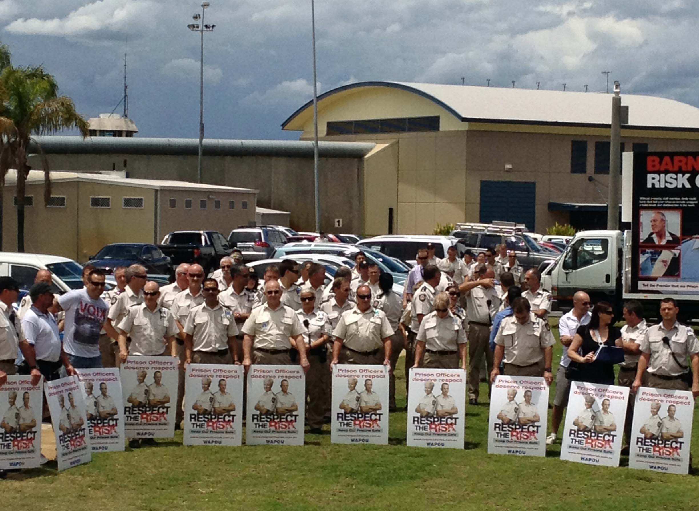 WA prison officers accept pay deal - ABC News