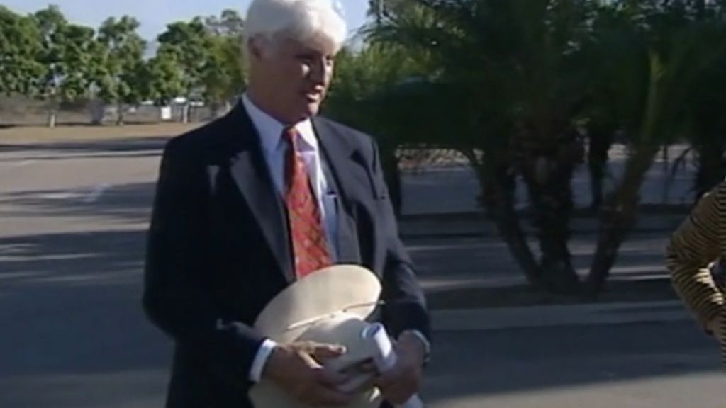 Bob Katter leaves the National Party in 2001 - ABC News
