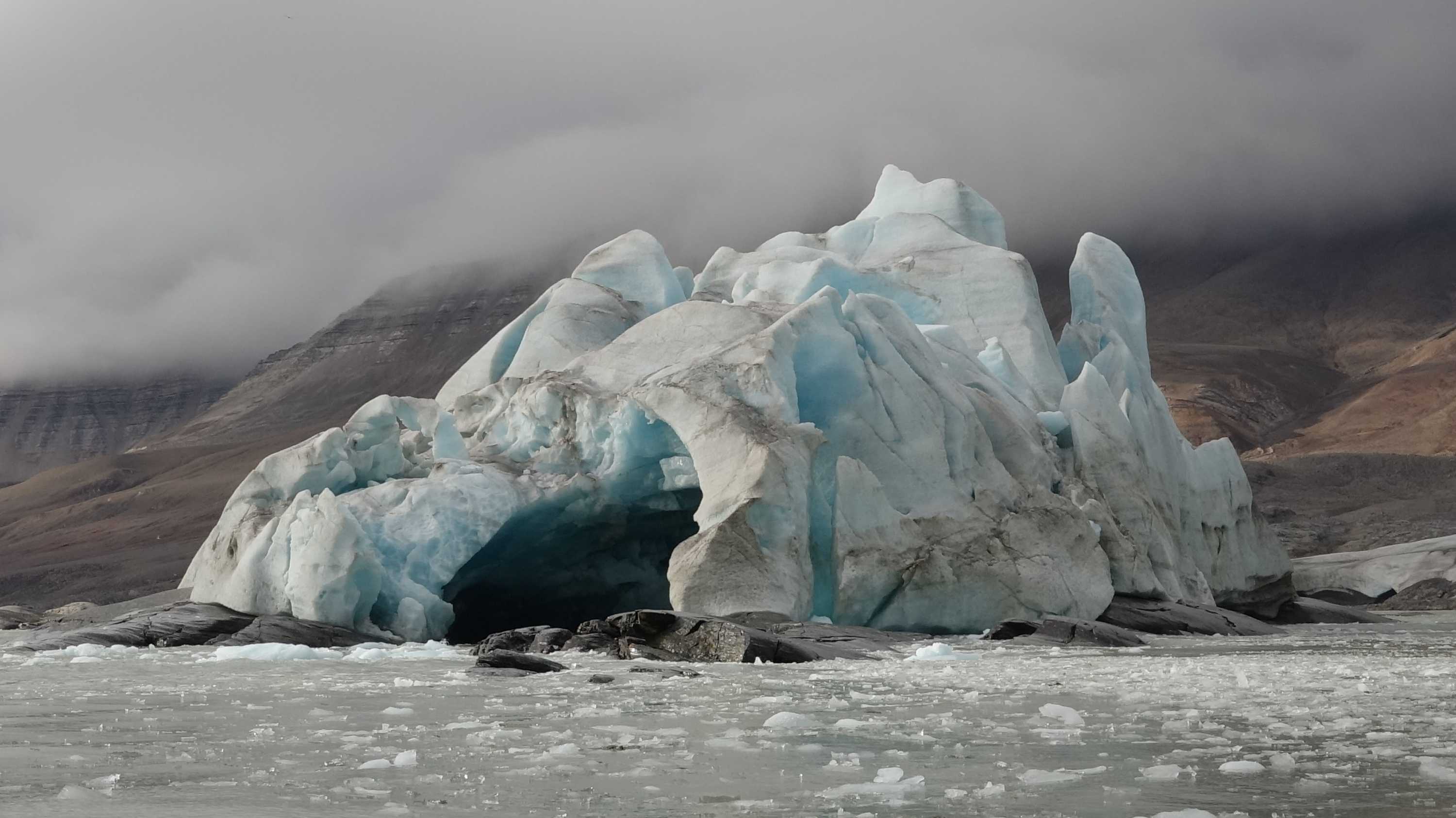 Sovietworld: Abandoned Arctic outpost reborn as retro tourist ...