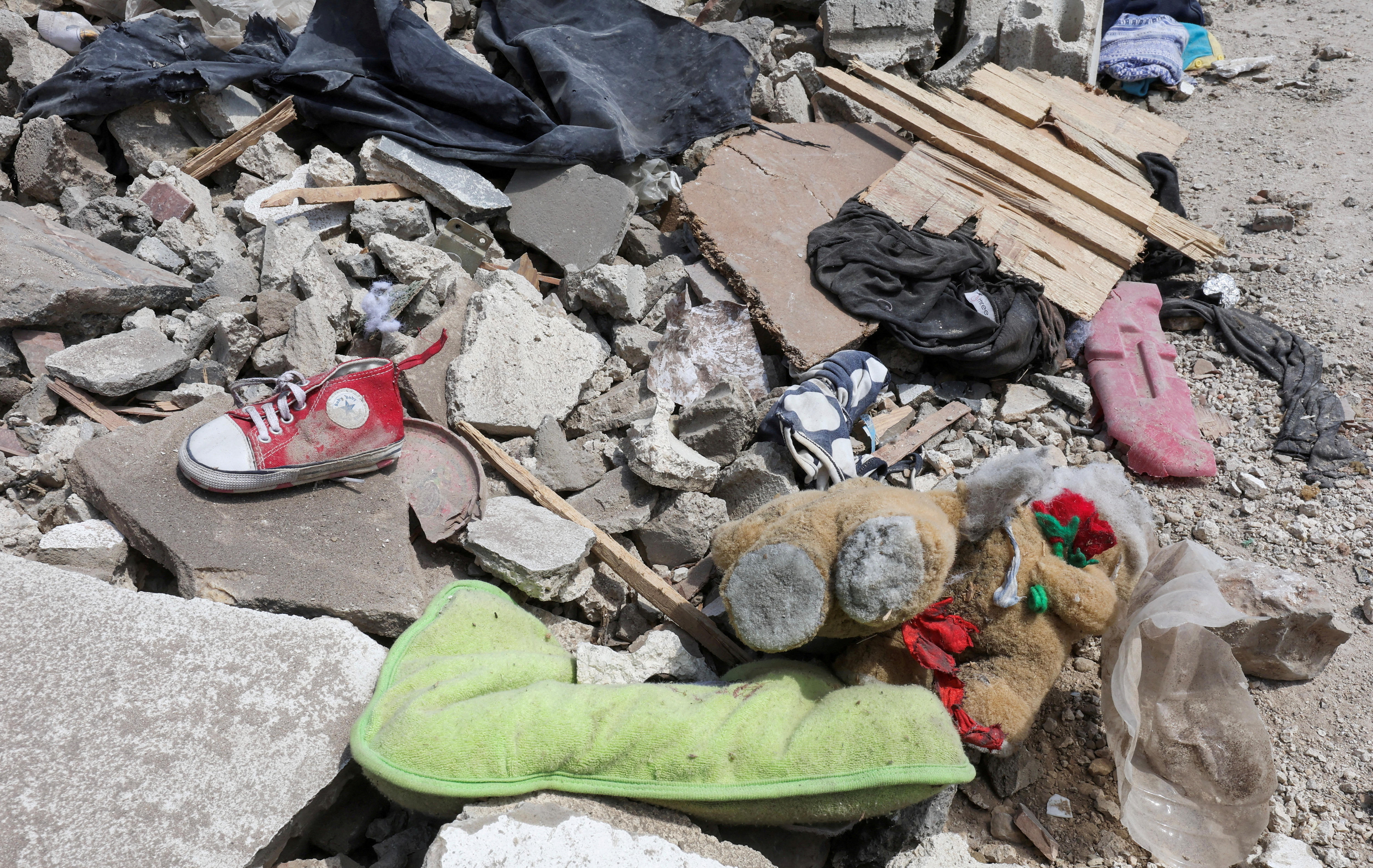 Central Gaza and southern Lebanon hit by Israeli strikes with 25 people ...