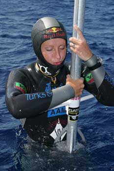 Streeter breaks free diving record - ABC News