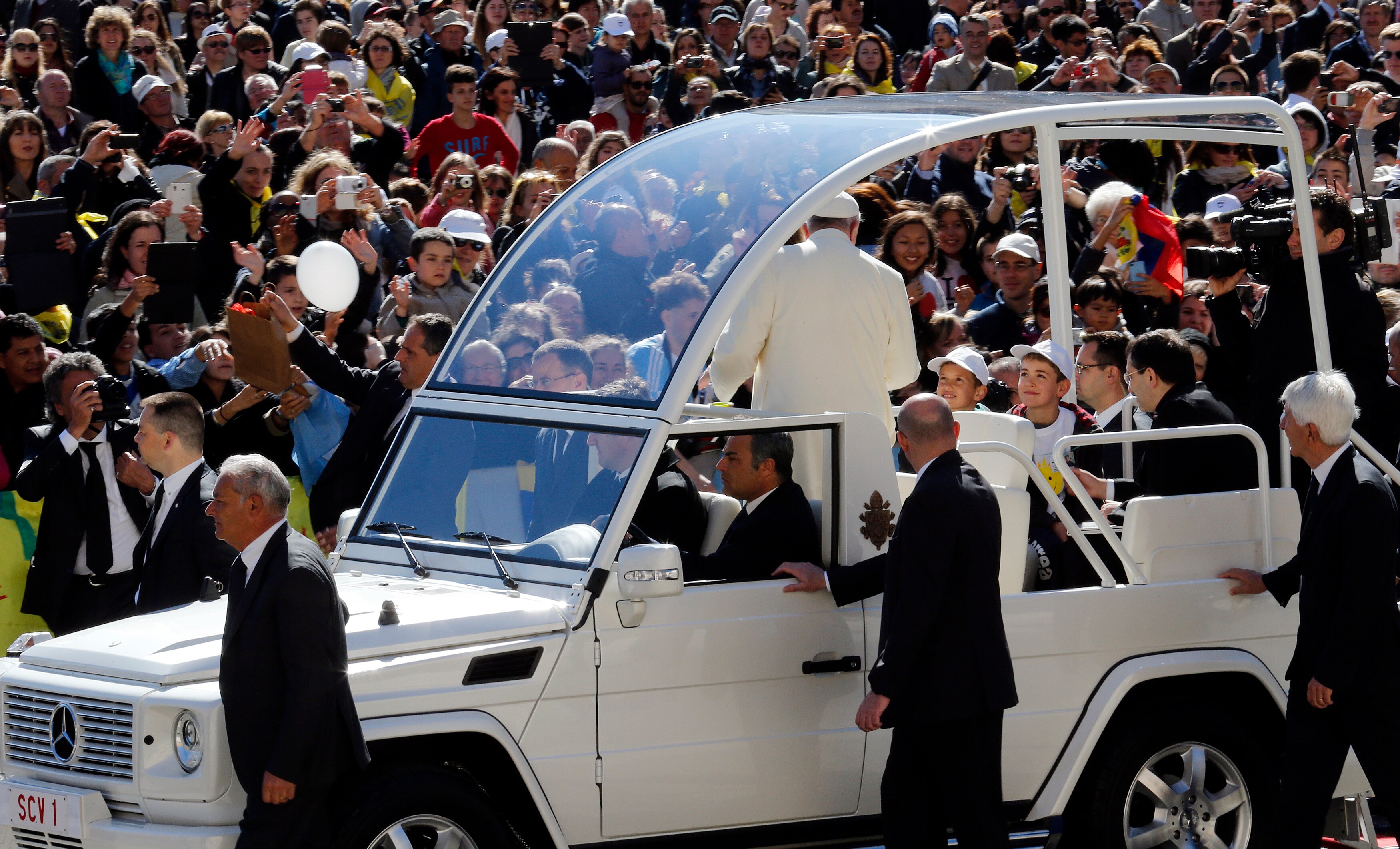 Pope Francis's popemobile to be converted into medical clinic for ...