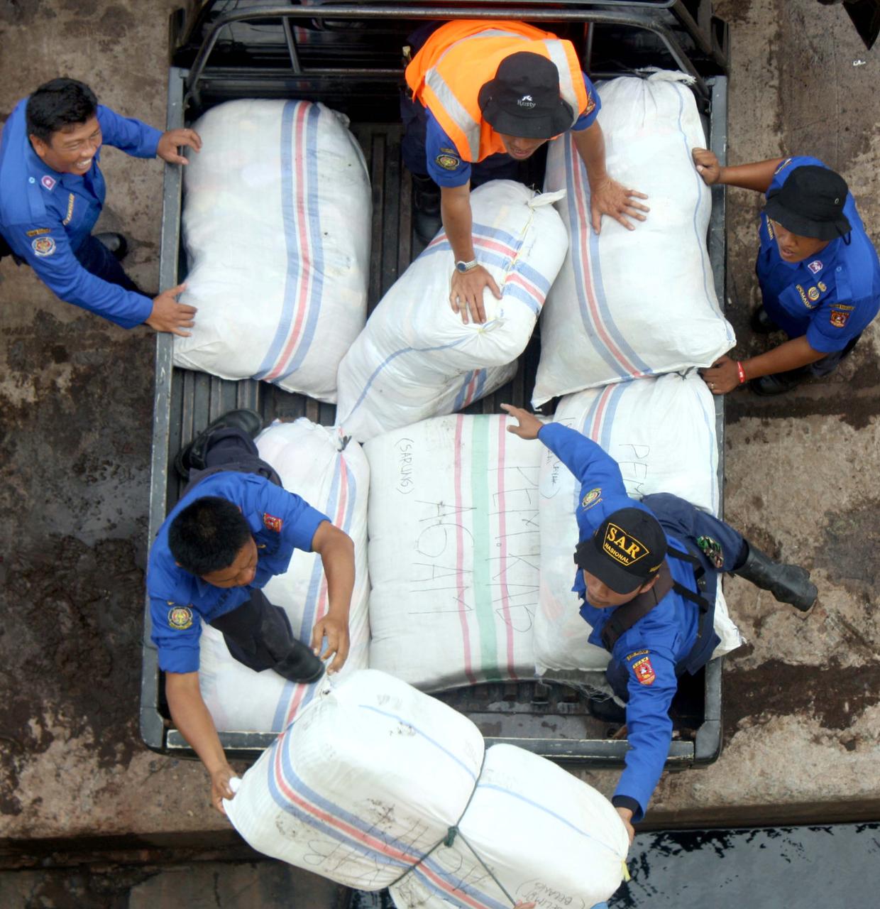 Officials deny tsunami aid rotting at docks - ABC News