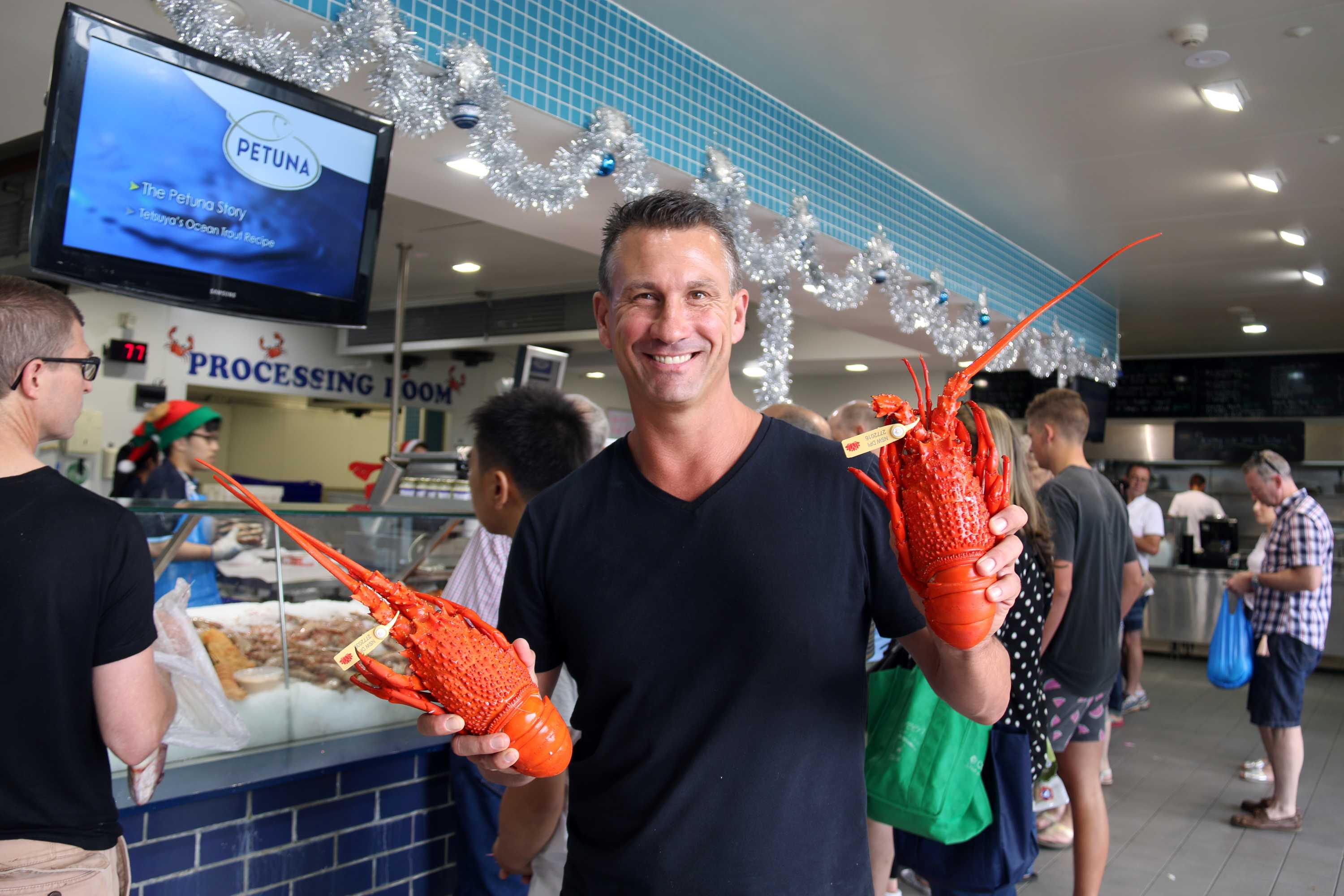 Canberra food lovers queue from 4:00am for Christmas day goodies - ABC News