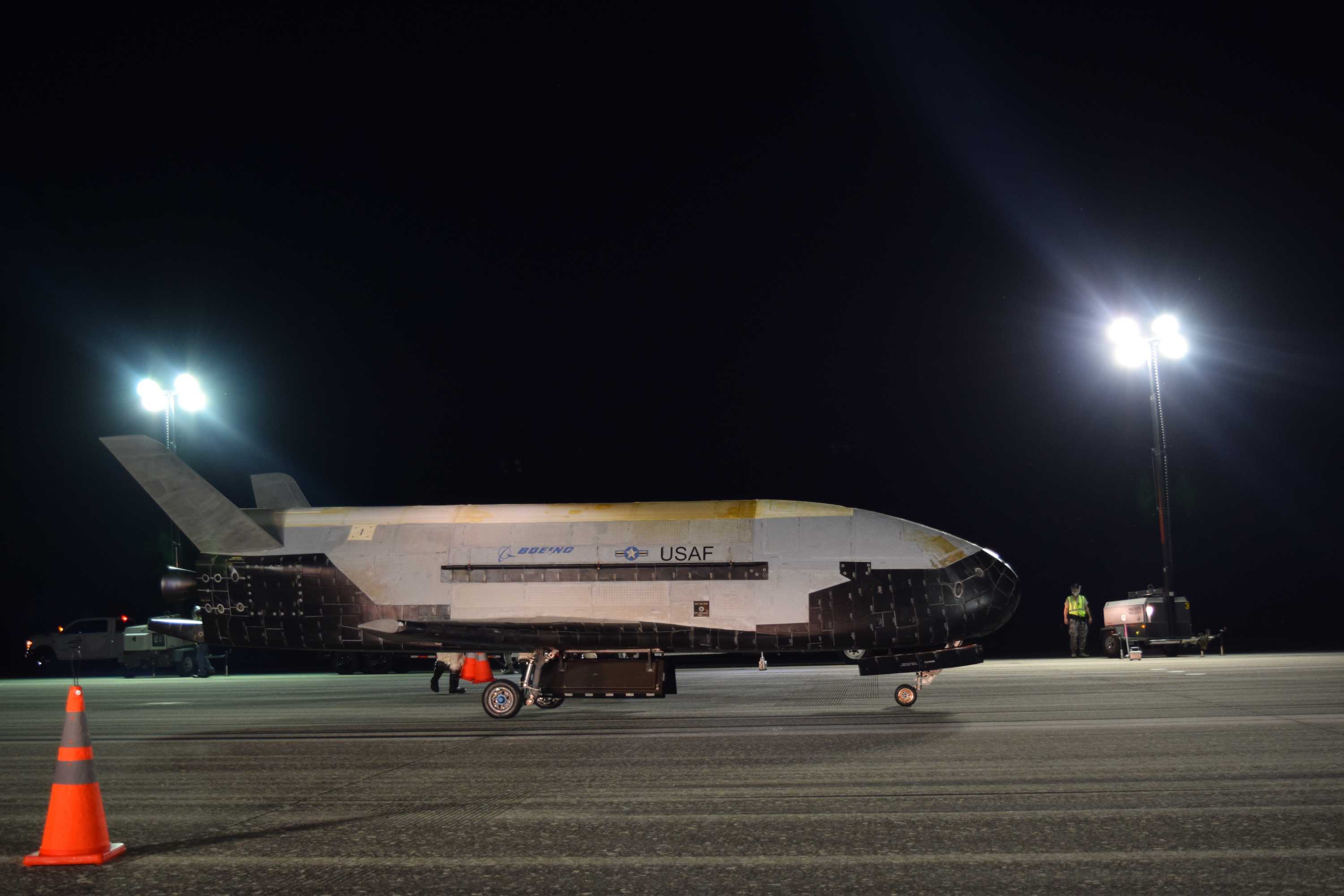 US Air Force celebrates landing of X-37B spaceplane after 780-day ...