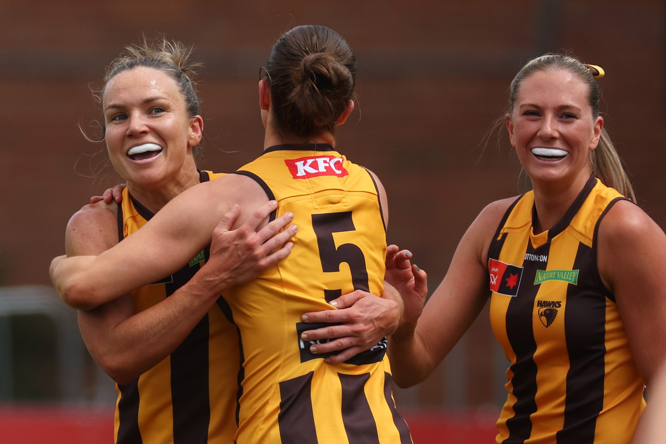 Hawks beat Giants by 37 points to edge closer to first AFLW finals ...