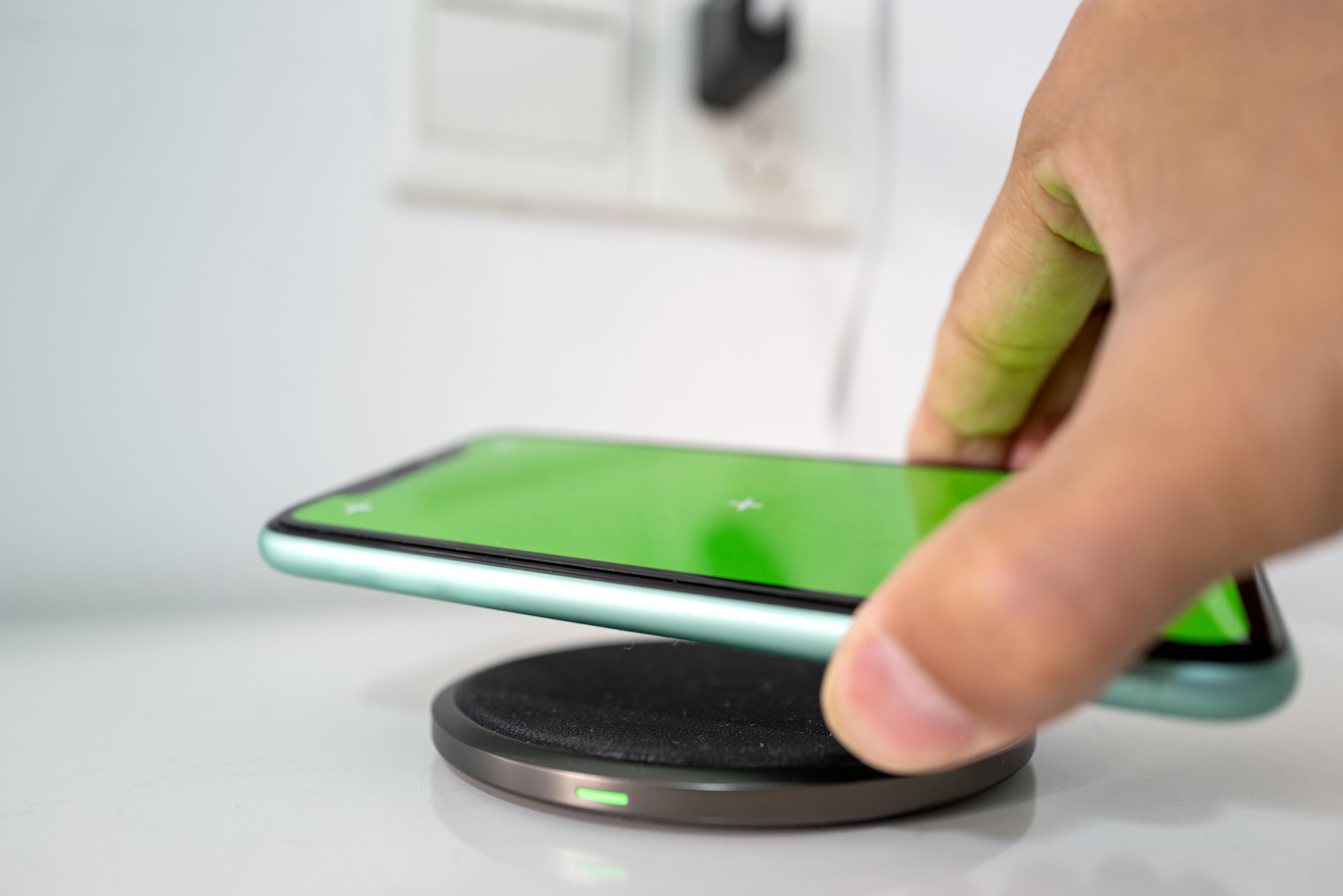 Wireless charging room powers your devices without plugs or cables ...