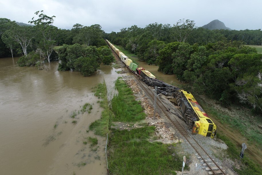 ATSB finds Queensland Rail missed flood warnings for 40 minutes before ...