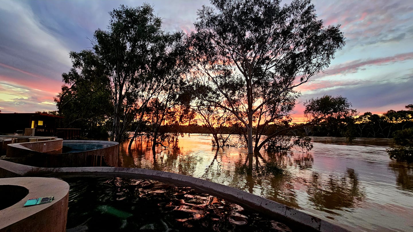 Why outback sunrises and sunsets are spectacular in winter - ABC News