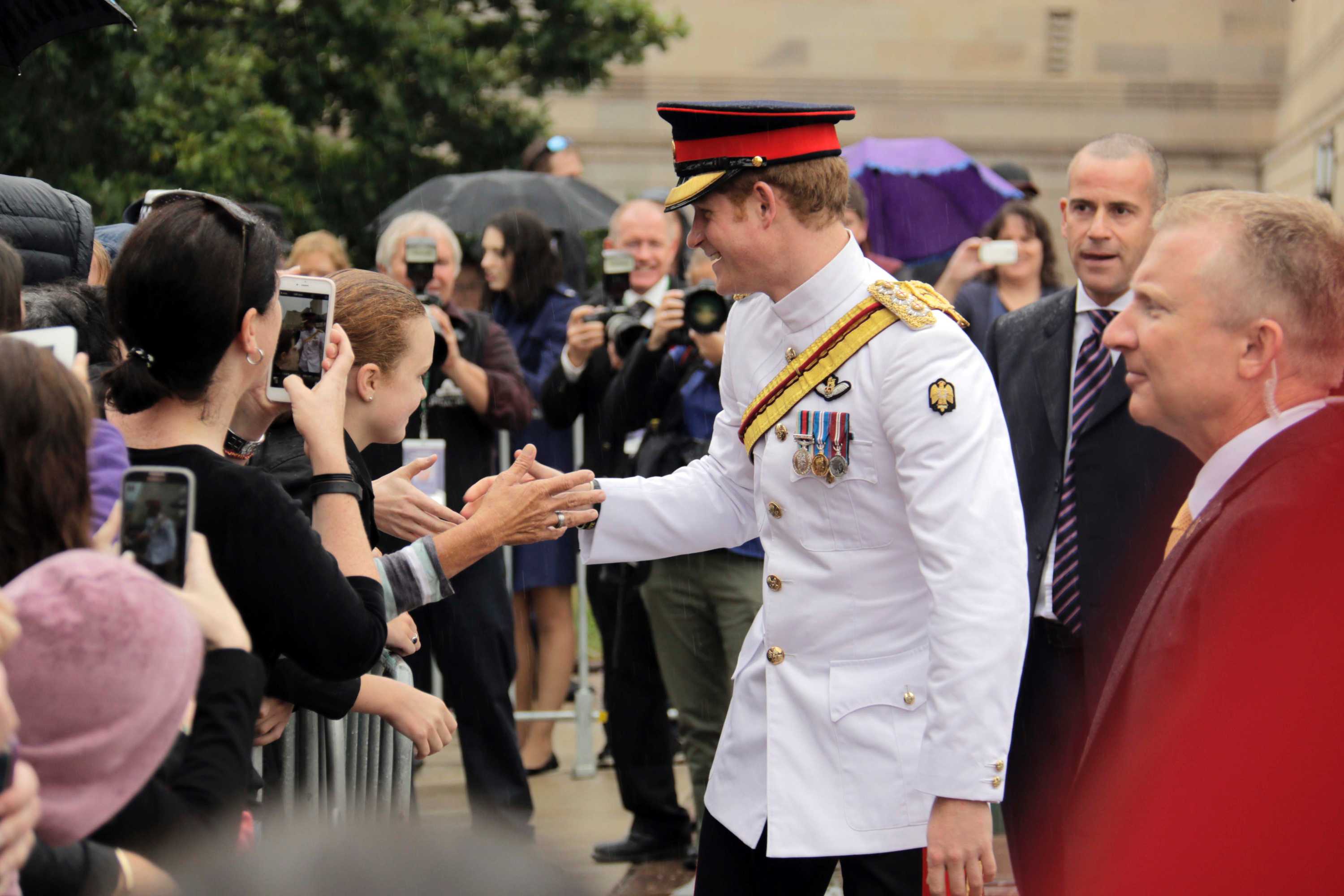 Prince Harry draws crowd in Canberra on day one of Australian visit ...