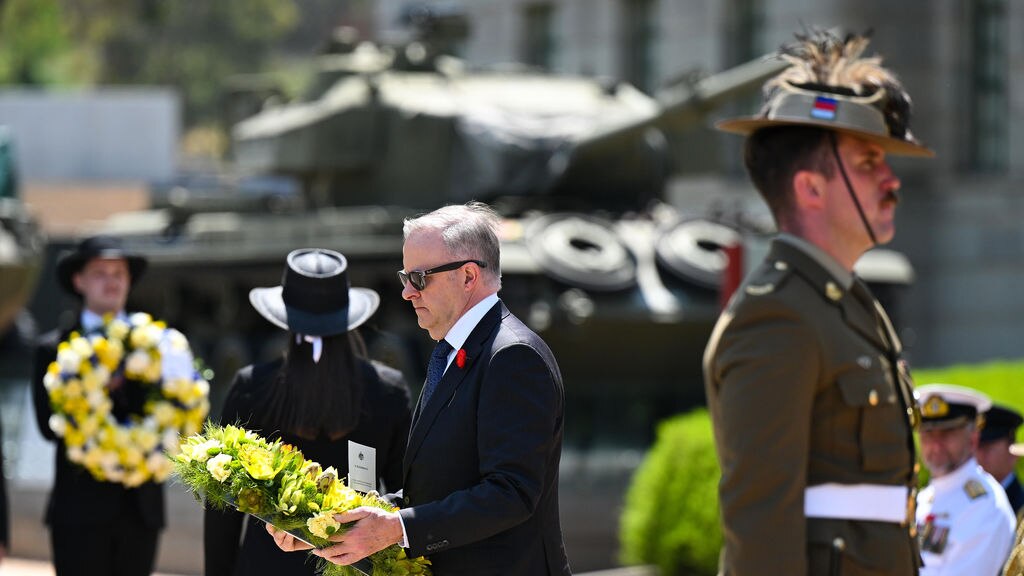 Remembrance Day ceremony at the Australian War Memorial - ABC News