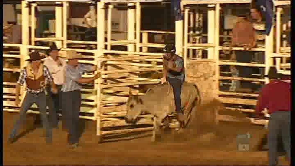 Rough riders turn out for NT Rodeo Finals - ABC News