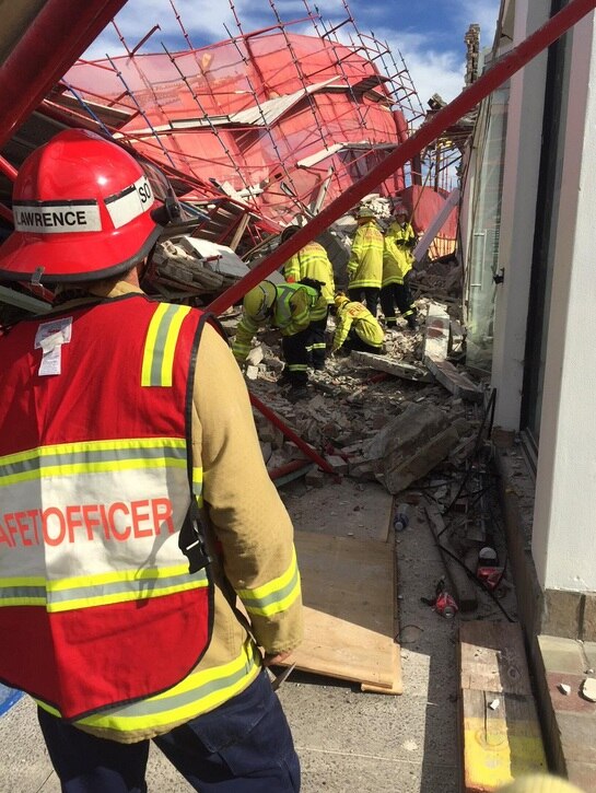 Fire crews find no-one in the rubble of collapsed scaffolding in Sydney ...