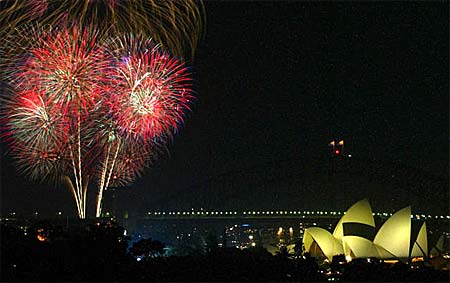 Australia welcomes 2004 - ABC News
