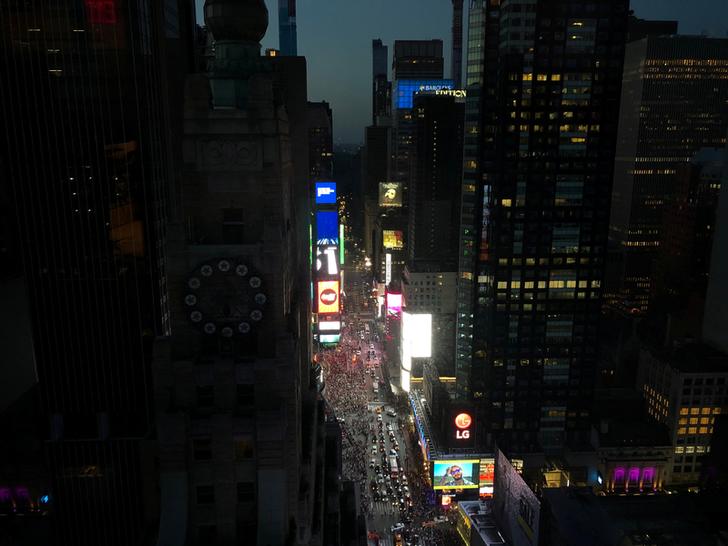 New York City power outage plunges Times Square into darkness with ...