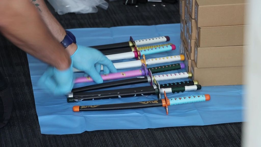 400 weapons seized in Melbourne youth gang investigation - ABC News