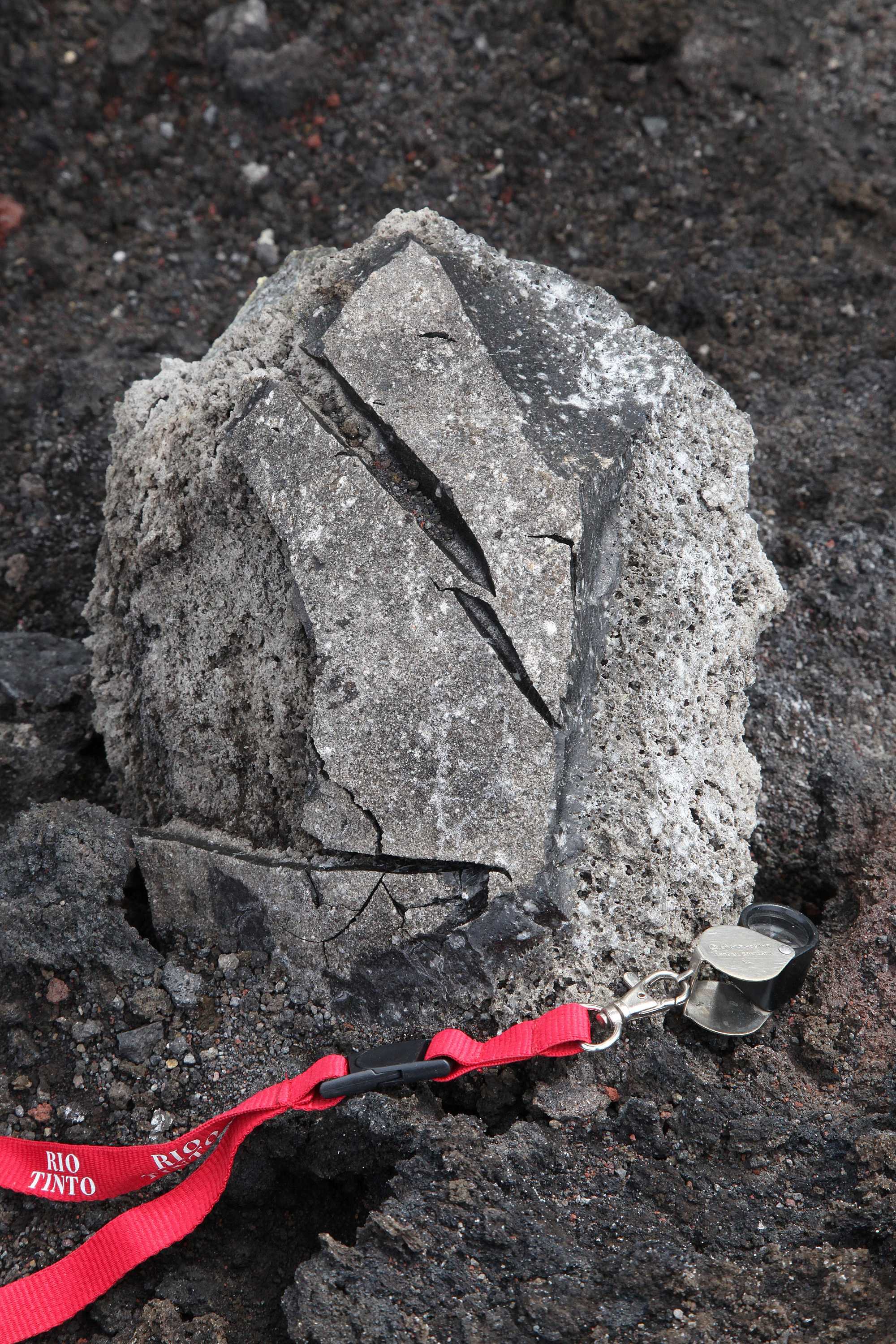 Hawaii volcano: What is a 'lava bomb' and how does it feel to be hit by ...
