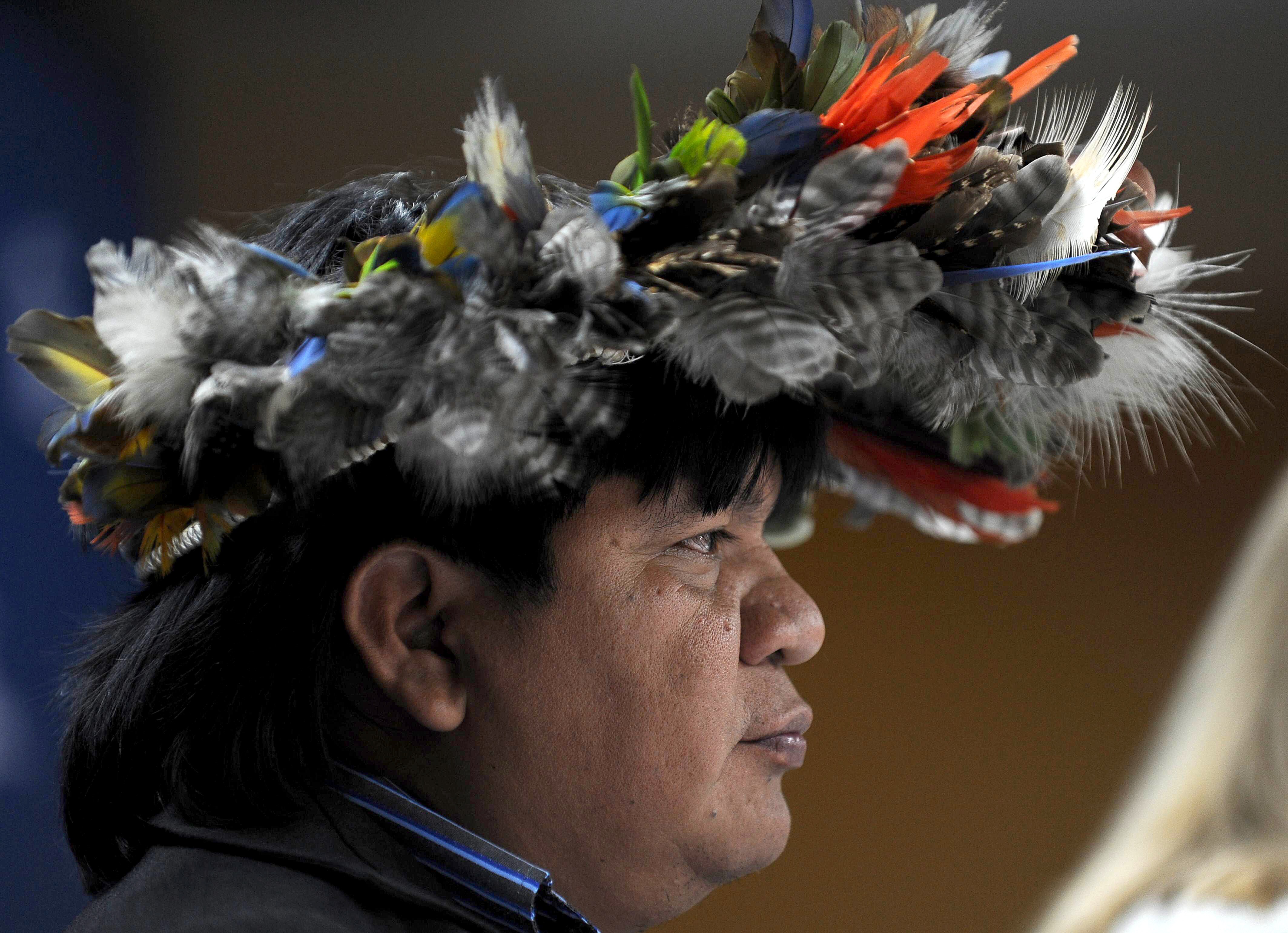 Amazon tribe shares culture with armchair explorers - ABC News