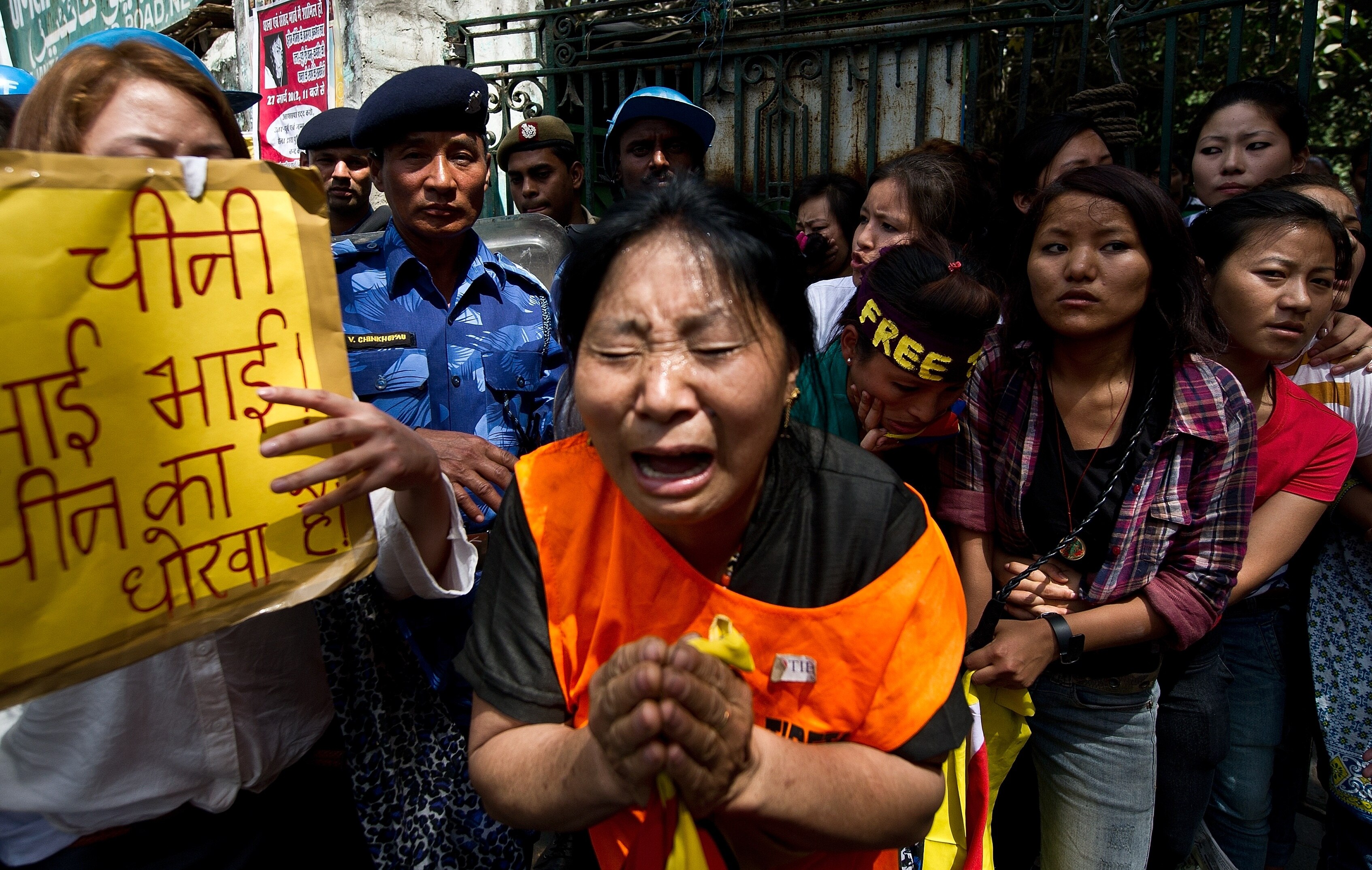 Tibetan protester dies in New Delhi - ABC News