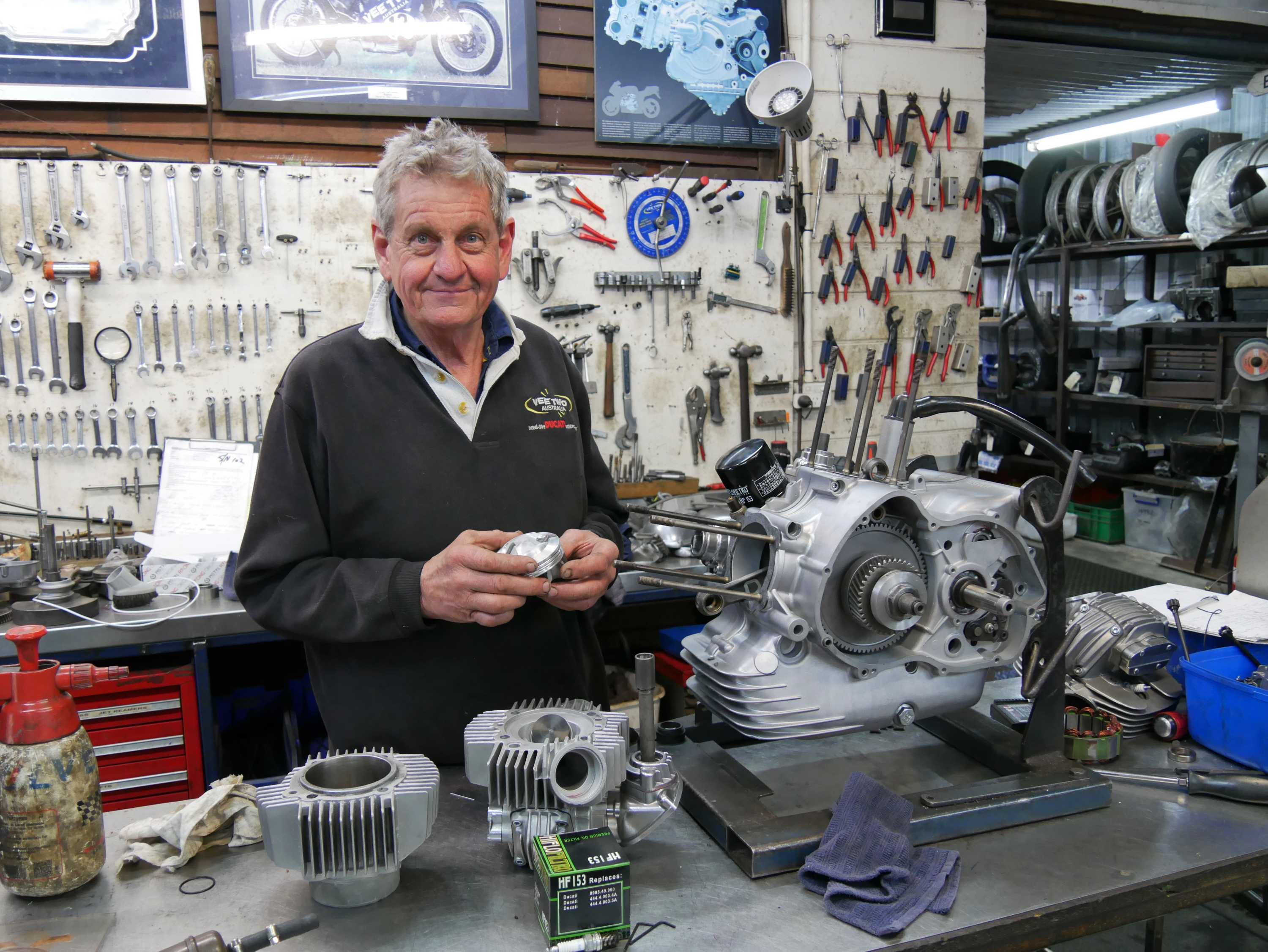 Ducati master re-creates Mike Hailwood's Isle of Man-winning motorcycle ...