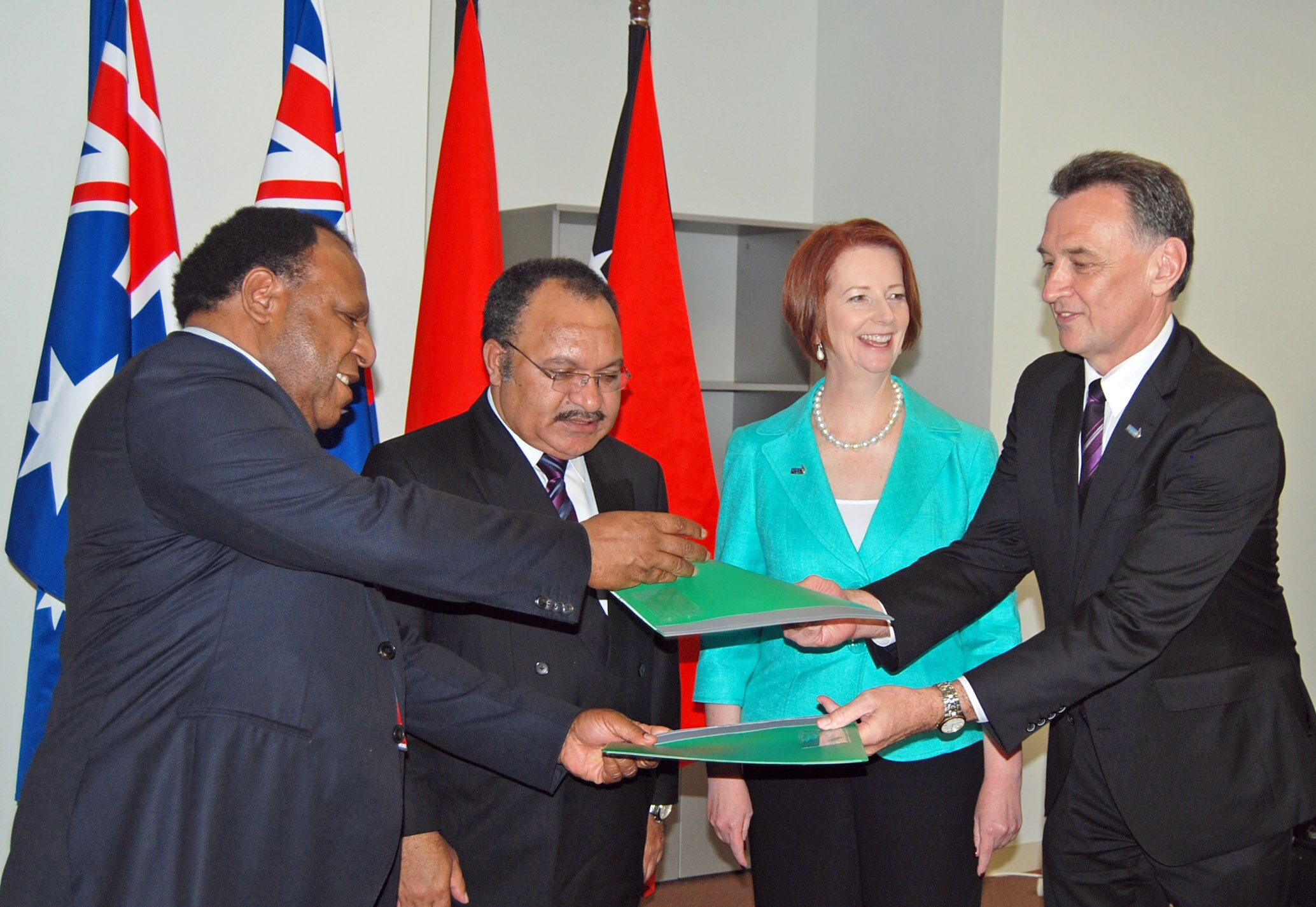 Australia, PNG sign offshore processing agreement - ABC News