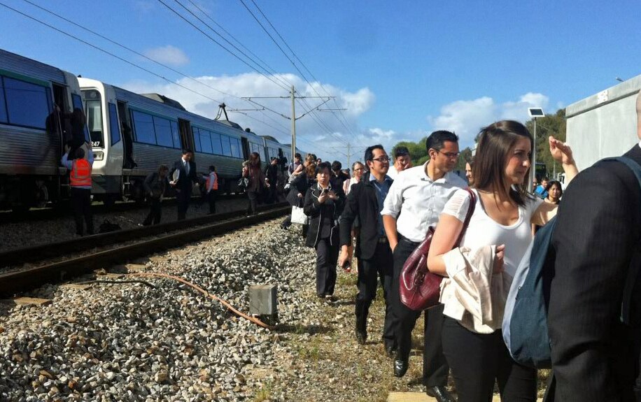 Commuters stranded as snapped cables hit train - ABC News