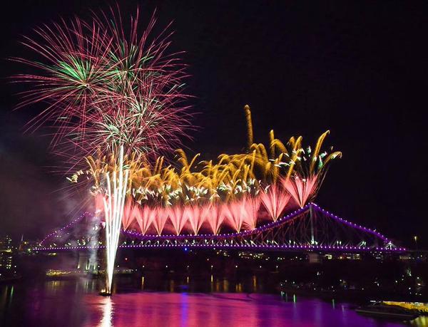 Riverfire 2015: Brisbane Festival's last night begins with a roar and ...