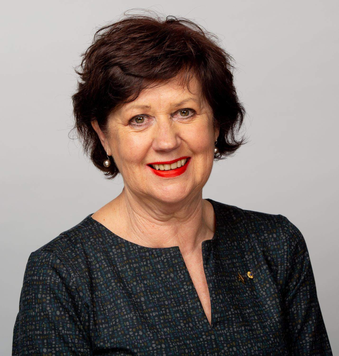 Central West Libraries manager Jan Richards bookends half-century ...