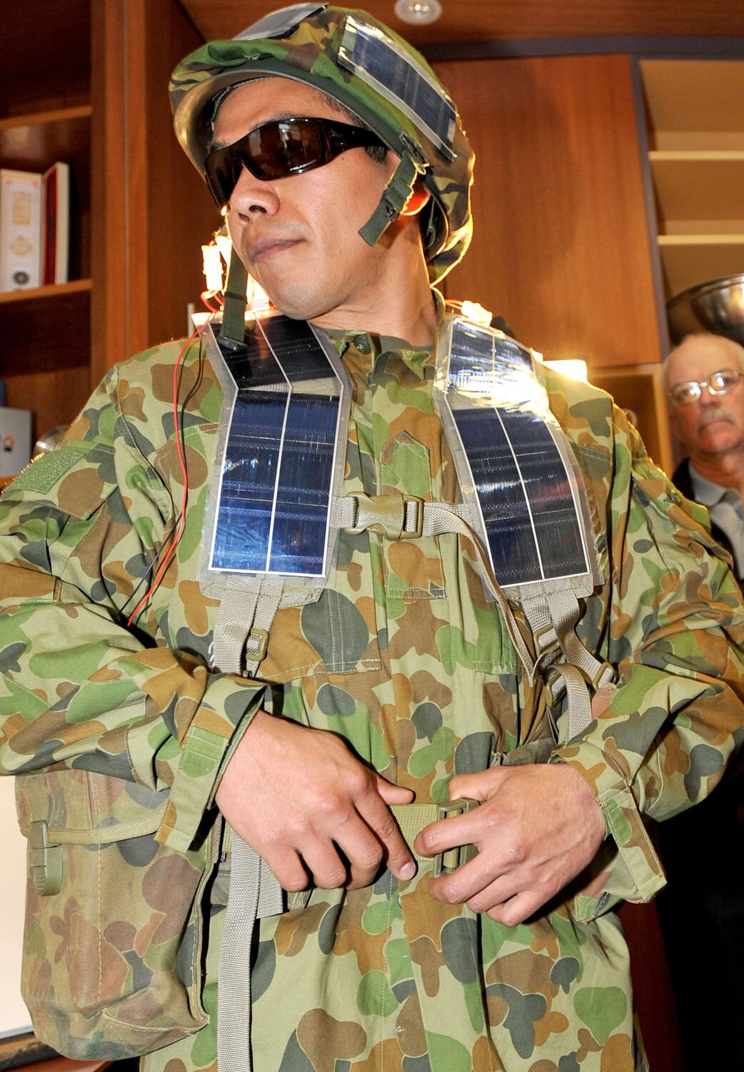 Power cells lighten load for solar soldiers - ABC News