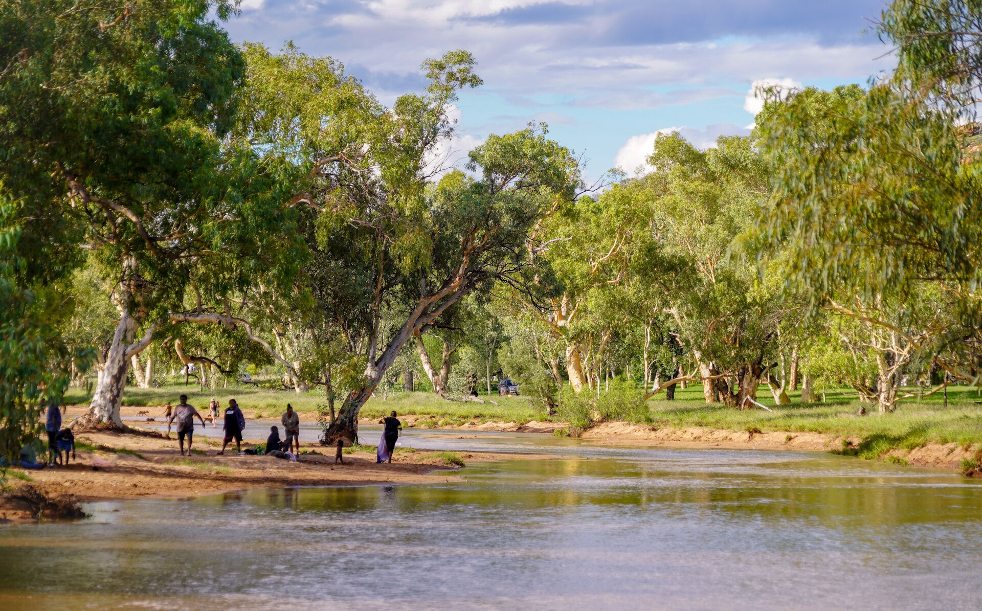 Alice Springs' usually dry Todd River flowing strong thanks to rain ...