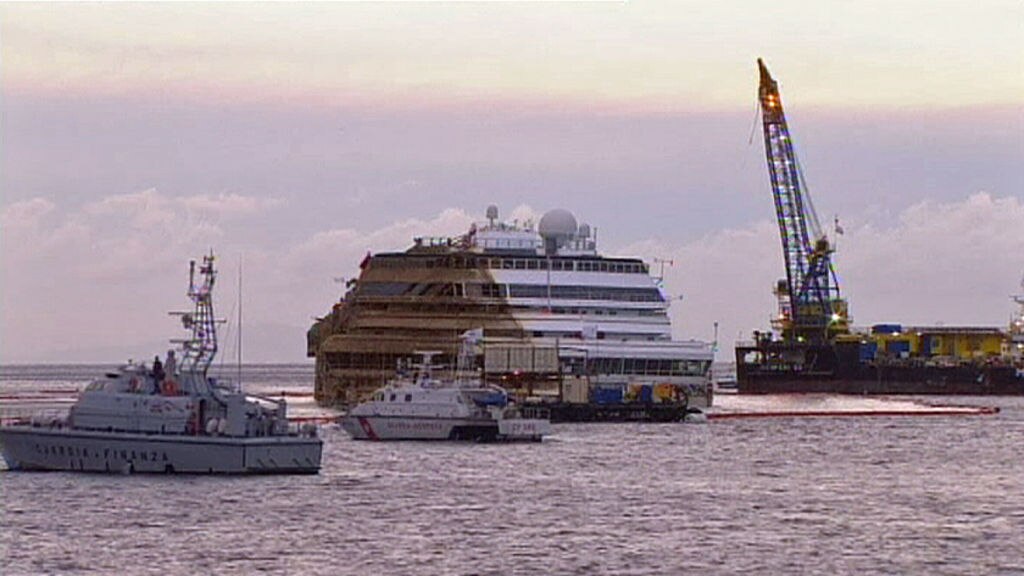 Costa Concordia shipwreck pulled upright off Italian island of Giglio ...