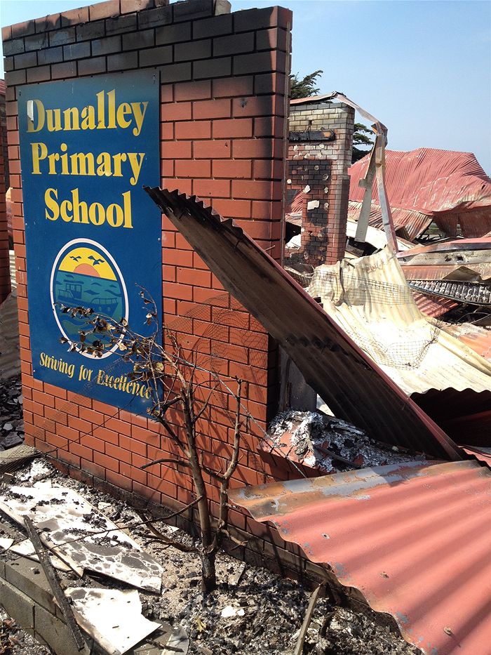 Gillard visits school ruined in Tasmania fires - ABC listen