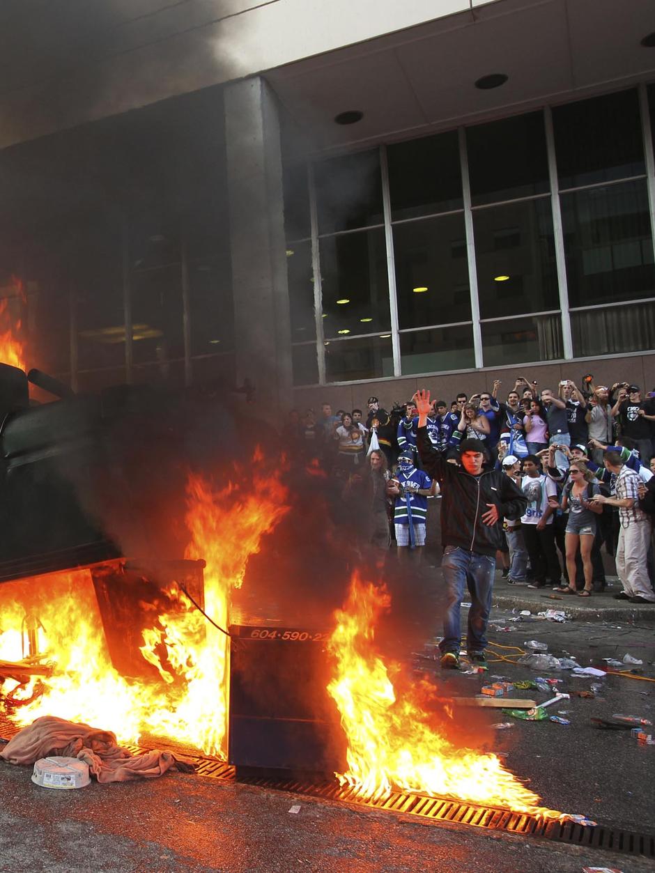 Violence in Vancouver after hockey final loss - ABC News
