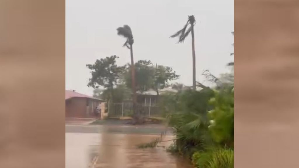 Port Hedland is being battered by Tropical Cyclone Zelia - ABC News