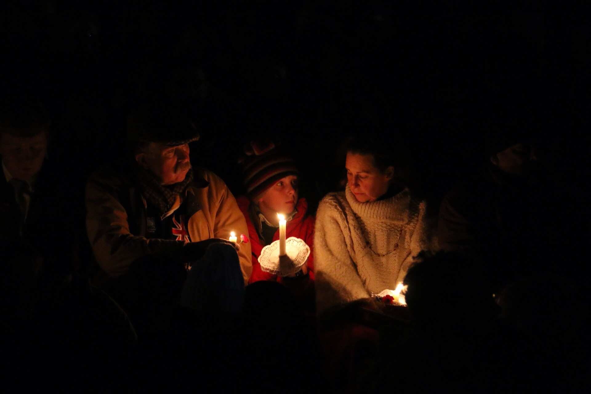 Anzac Day 2015: Record crowd of 120,000 attend dawn service, 31,000 ...